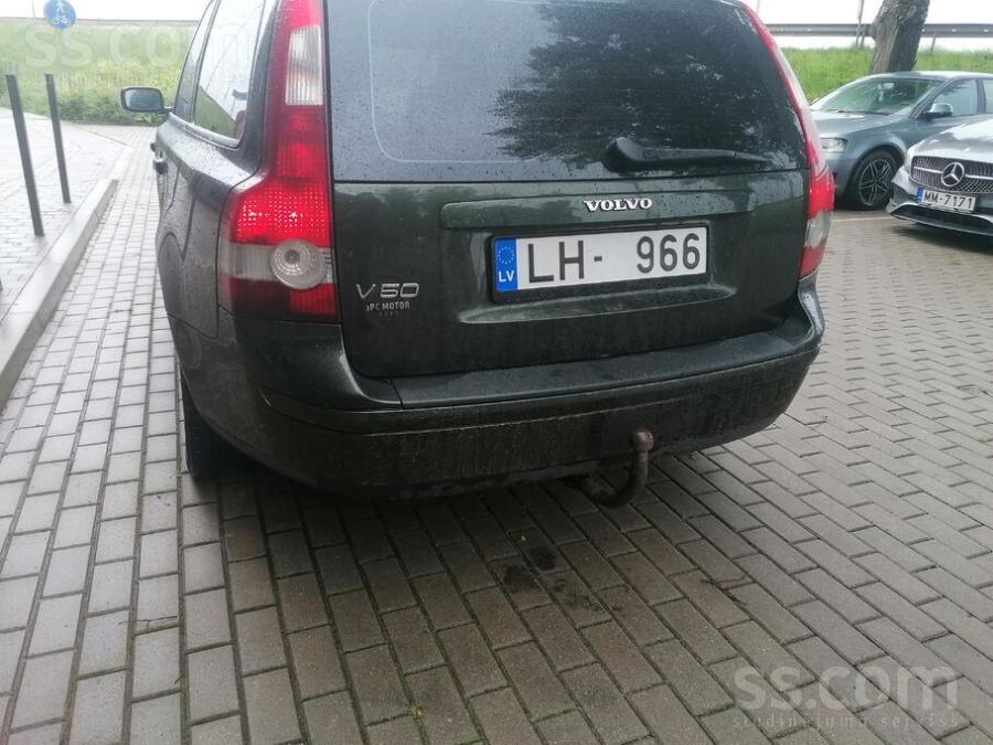 Green Volvo V50 2005 in Daugavpils, with an engine capacity of 2.00 L and mileage of 331 thousand km for 3500 €, photo 11 on AUTOMOTO.COM.LV