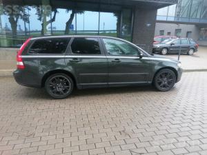 Green Volvo V50 2005 in Daugavpils, with an engine capacity of 2.00 L and mileage of 331 thousand km for 3500 €, photo 13 on AUTOMOTO.COM.LV