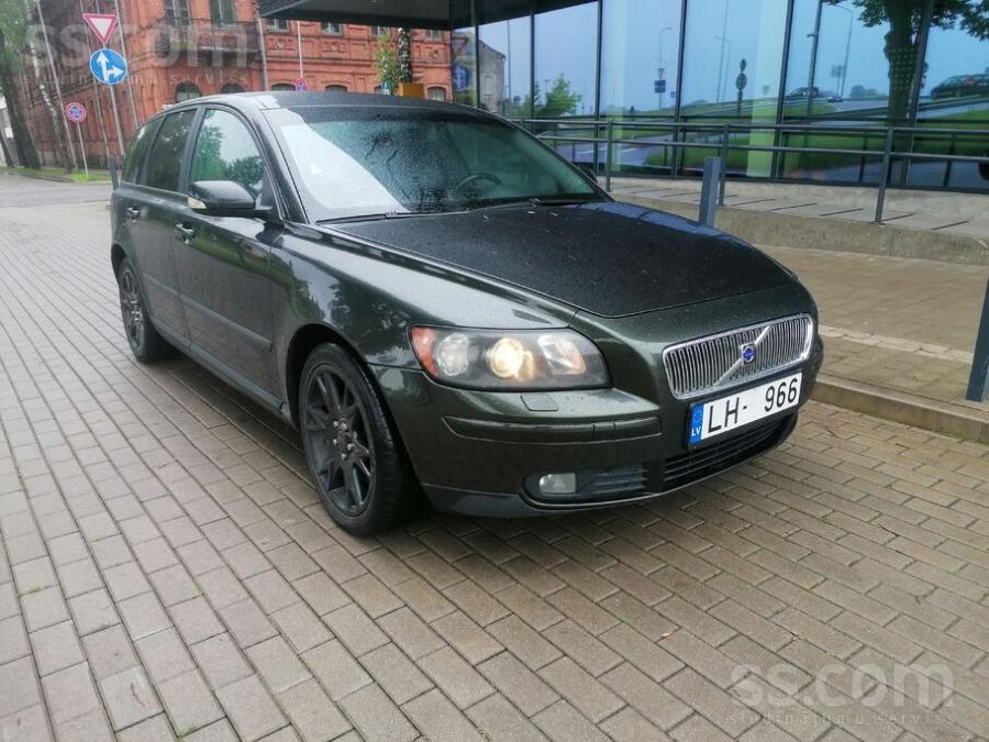 Green Volvo V50 2005 in Daugavpils, with an engine capacity of 2.00 L and mileage of 331 thousand km for 3500 €, photo 15 on AUTOMOTO.COM.LV