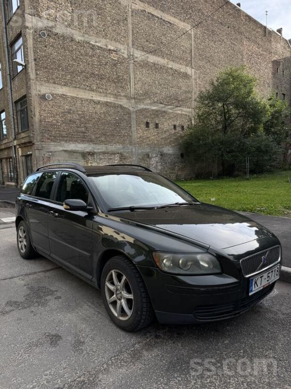 Green Volvo V50 2005 in Riga, with an engine capacity of 1.60 L and mileage of 306 thousand km for 1450 €, photo 2 on AUTOMOTO.COM.LV