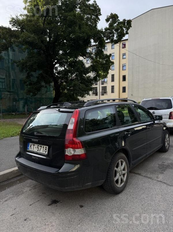 Green Volvo V50 2005 in Riga, with an engine capacity of 1.60 L and mileage of 306 thousand km for 1450 €, photo 3 on AUTOMOTO.COM.LV