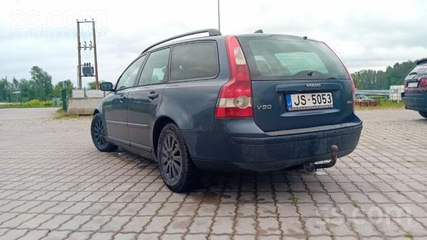 Green Volvo V50 2005 in Riga, with an engine capacity of 2.00 L and mileage of 389 thousand km for 1150 €, photo 3 on AUTOMOTO.COM.LV