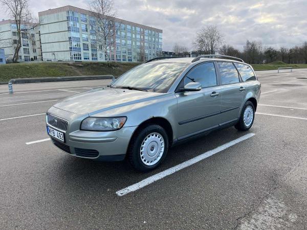 Green Volvo V50 2005 in Siauliai, with an engine capacity of 1.60 L and mileage of 253 thousand km for 1700 €, photo 1 on AUTOMOTO.COM.LV