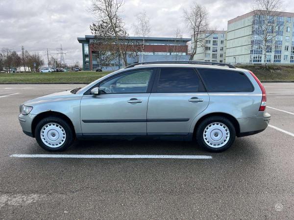 Green Volvo V50 2005 in Siauliai, with an engine capacity of 1.60 L and mileage of 253 thousand km for 1700 €, photo 2 on AUTOMOTO.COM.LV