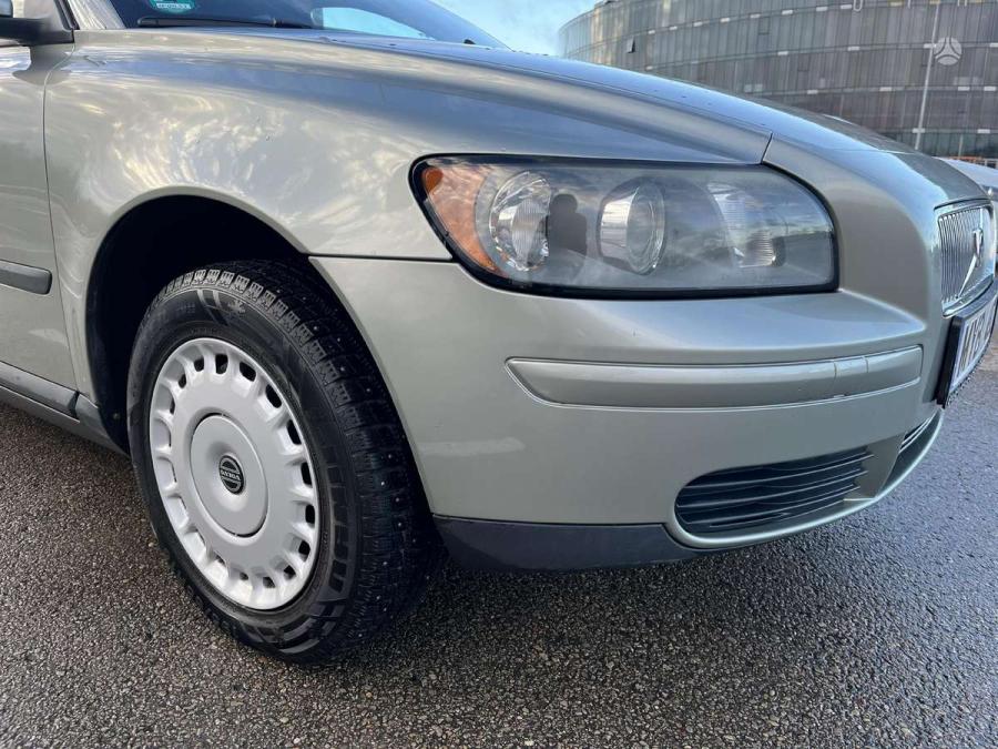 Green Volvo V50 2005 in Siauliai, with an engine capacity of 1.60 L and mileage of 253 thousand km for 1700 €, photo 9 on AUTOMOTO.COM.LV