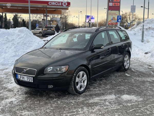 Green Volvo V50 2005 in Palanga, with an engine capacity of 2.00 L and mileage of 356 thousand km for 1350 €, photo 1 on AUTOMOTO.COM.LV