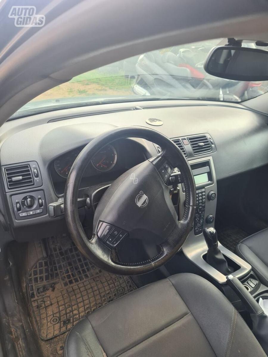 Zaļš Volvo V50 2005 Vilkaviškis, ar dzinēja tilpumu 2.00 L un nobraukumu 339 tūkst. km par 1000 €, foto 6 vietnē AUTOMOTO.COM.LV