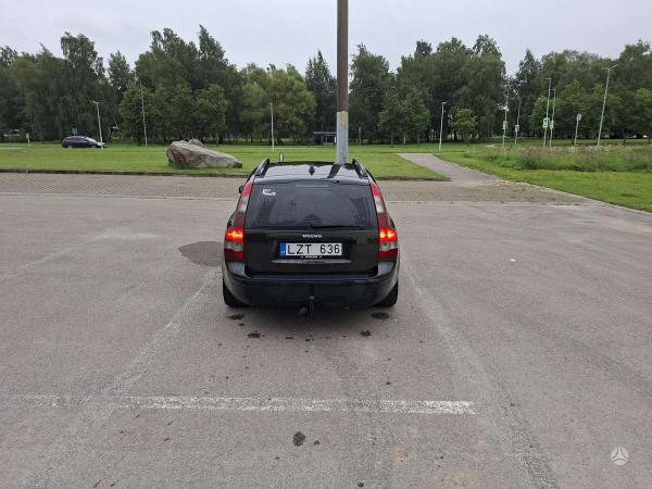 Green Volvo V50 2005 in Siauliai, with an engine capacity of 2.00 L and mileage of 380 thousand km for 1400 €, photo 3 on AUTOMOTO.COM.LV