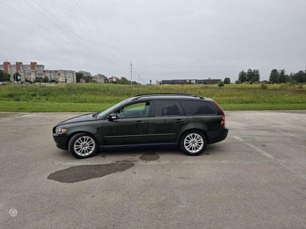 Green Volvo V50 2005 in Siauliai, with an engine capacity of 2.00 L and mileage of 380 thousand km for 1400 €, photo 4 on AUTOMOTO.COM.LV
