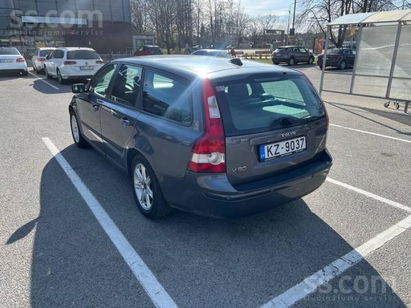 Зеленый Вольво В50 2005 в Рига, объемом двигателя 1.60 л и пробегом 279 тыс. км за 1600 €, фото 3 на AUTOMOTO.COM.LV
