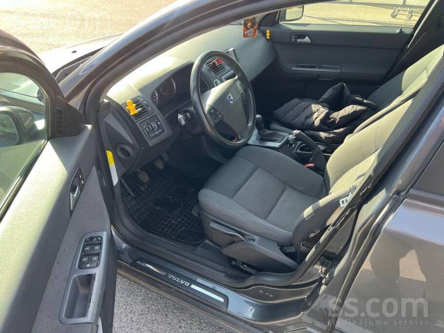 Zaļš Volvo V50 2005 Rīga, ar dzinēja tilpumu 1.60 L un nobraukumu 279 tūkst. km par 1600 €, foto 5 vietnē AUTOMOTO.COM.LV