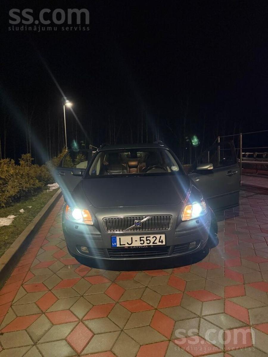 Зеленый Вольво В50 2005 в Рига, объемом двигателя 2.00 л и пробегом 360 тыс. км за 900 €, фото 1 на AUTOMOTO.COM.LV