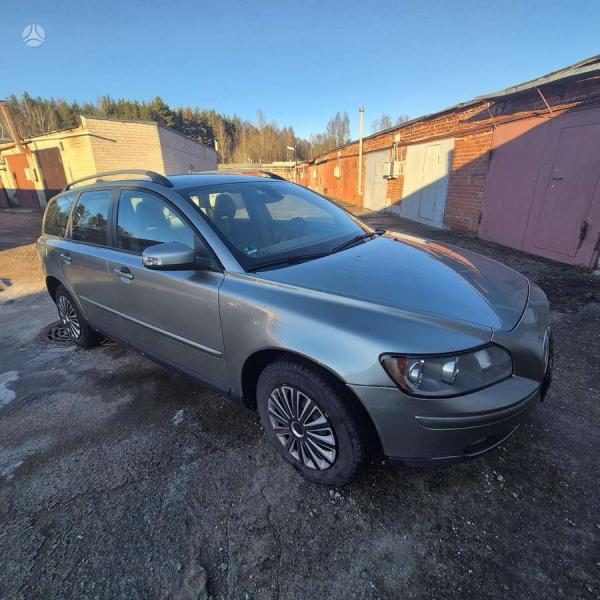 Green Volvo V50 2006 in Visaginas, with an engine capacity of 1.56 L and mileage of 267 thousand km for 1300 €, photo 2 on AUTOMOTO.COM.LV