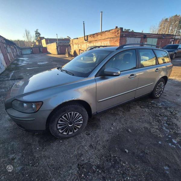 Green Volvo V50 2006 in Visaginas, with an engine capacity of 1.56 L and mileage of 267 thousand km for 1300 €, photo 4 on AUTOMOTO.COM.LV