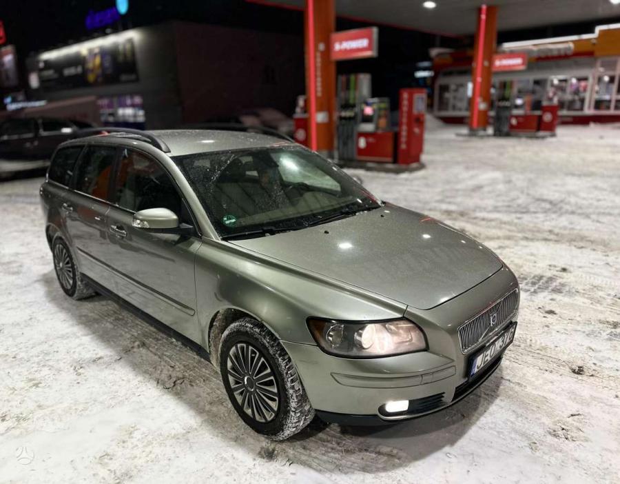 Zaļš Volvo V50 2006 Viļņa, ar dzinēja tilpumu 1.56 L un nobraukumu 267 tūkst. km par 1750 €, foto 3 vietnē AUTOMOTO.COM.LV