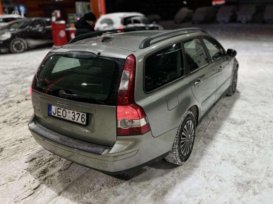 Zaļš Volvo V50 2006 Viļņa, ar dzinēja tilpumu 1.56 L un nobraukumu 267 tūkst. km par 1750 €, foto 4 vietnē AUTOMOTO.COM.LV