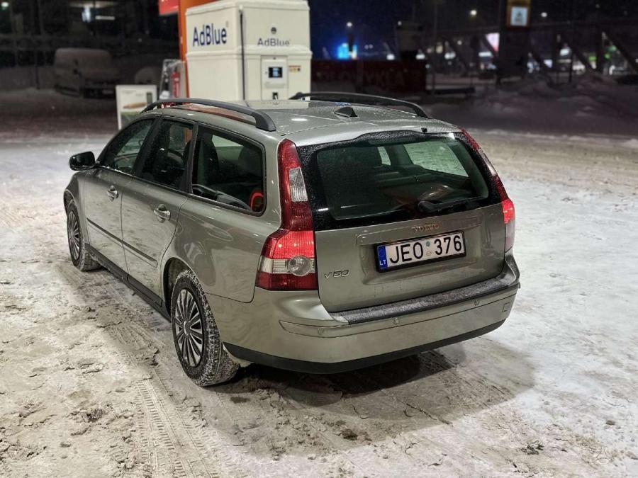 Zaļš Volvo V50 2006 Viļņa, ar dzinēja tilpumu 1.56 L un nobraukumu 267 tūkst. km par 1750 €, foto 5 vietnē AUTOMOTO.COM.LV