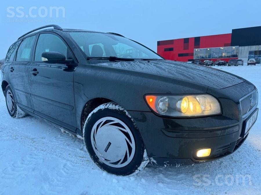 Green Volvo V50 2006 in Riga, with an engine capacity of 1.60 L and mileage of 292 thousand km for 1850 €, photo 2 on AUTOMOTO.COM.LV