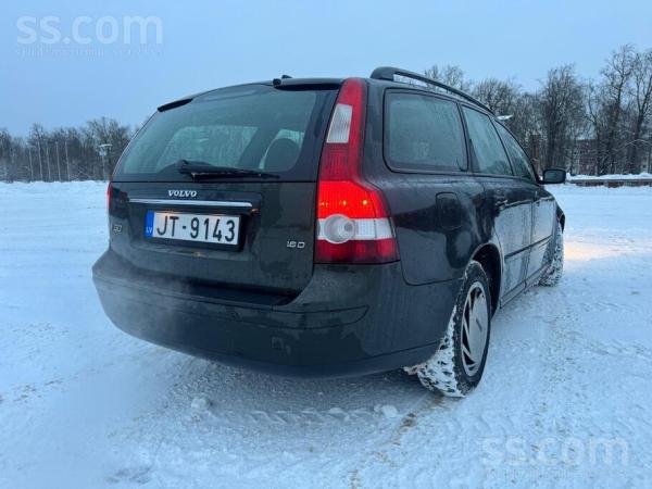 Green Volvo V50 2006 in Riga, with an engine capacity of 1.60 L and mileage of 292 thousand km for 1850 €, photo 3 on AUTOMOTO.COM.LV