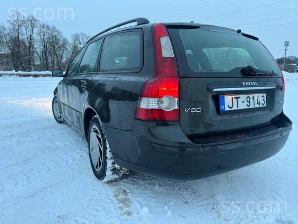 Green Volvo V50 2006 in Riga, with an engine capacity of 1.60 L and mileage of 292 thousand km for 1850 €, photo 5 on AUTOMOTO.COM.LV