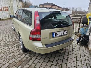 Зеленый Вольво В50 2006 в Бауска, объемом двигателя 2.00 л и пробегом 199 тыс. км за 1250 €, фото 4 на AUTOMOTO.COM.LV
