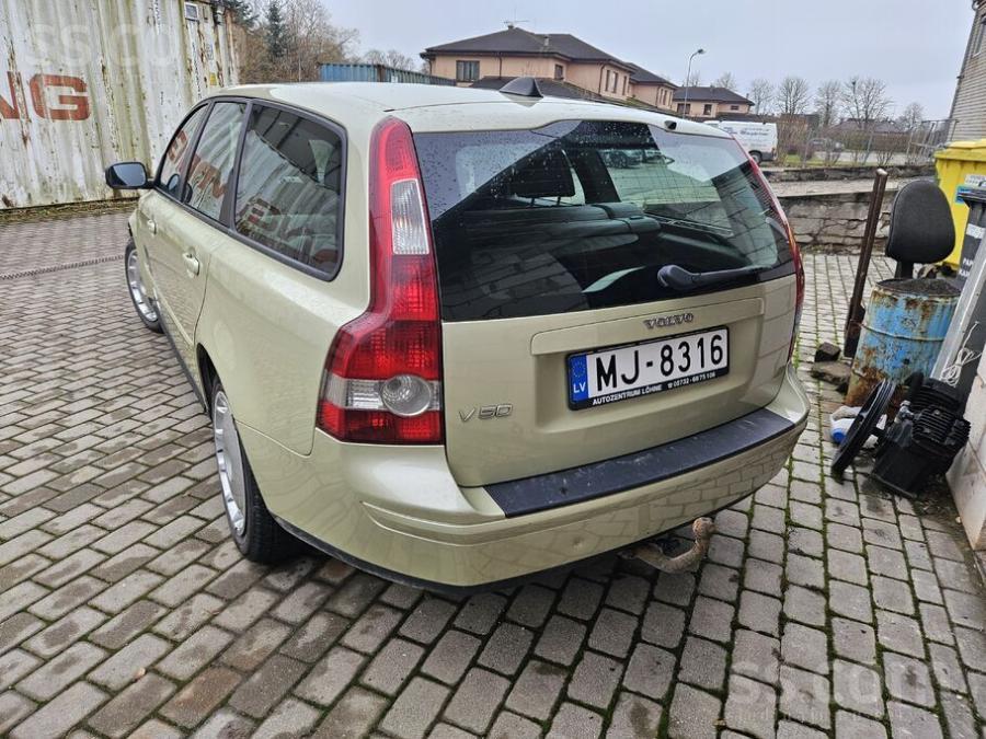 Зеленый Вольво В50 2006 в Бауска, объемом двигателя 2.00 л и пробегом 199 тыс. км за 1250 €, фото 4 на AUTOMOTO.COM.LV