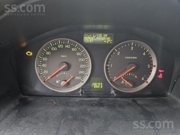 Green Volvo V50 2006 in Bauska, with an engine capacity of 2.00 L and mileage of 199 thousand km for 1250 €, photo 4 on AUTOMOTO.COM.LV
