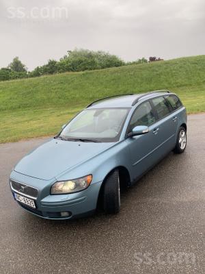 Green Volvo V50 2006 in Valmiera, with an engine capacity of 2.40 L and mileage of 297 thousand km for 2950 €, photo  on AUTOMOTO.COM.LV