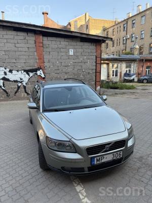 Green Volvo V50 2006 in Riga, with an engine capacity of 1.60 L and mileage of 340 thousand km for 1450 €, photo  on AUTOMOTO.COM.LV