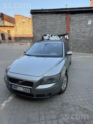 Green Volvo V50 2006 in Riga, with an engine capacity of 1.60 L and mileage of 340 thousand km for 1450 €, photo 3 on AUTOMOTO.COM.LV