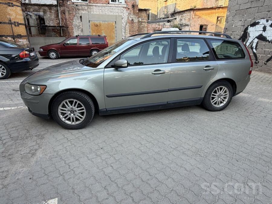 Green Volvo V50 2006 in Riga, with an engine capacity of 1.60 L and mileage of 340 thousand km for 1450 €, photo 4 on AUTOMOTO.COM.LV