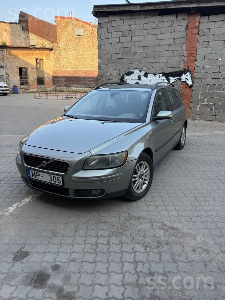 Green Volvo V50 2006 in Riga, with an engine capacity of 1.60 L and mileage of 340 thousand km for 1450 €, photo 7 on AUTOMOTO.COM.LV