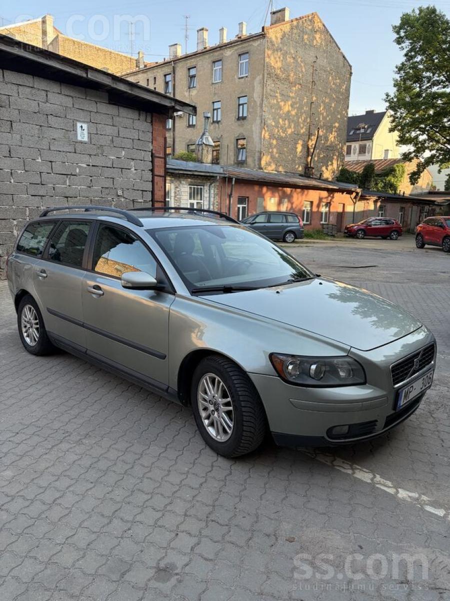 Green Volvo V50 2006 in Riga, with an engine capacity of 1.60 L and mileage of 340 thousand km for 1450 €, photo 8 on AUTOMOTO.COM.LV