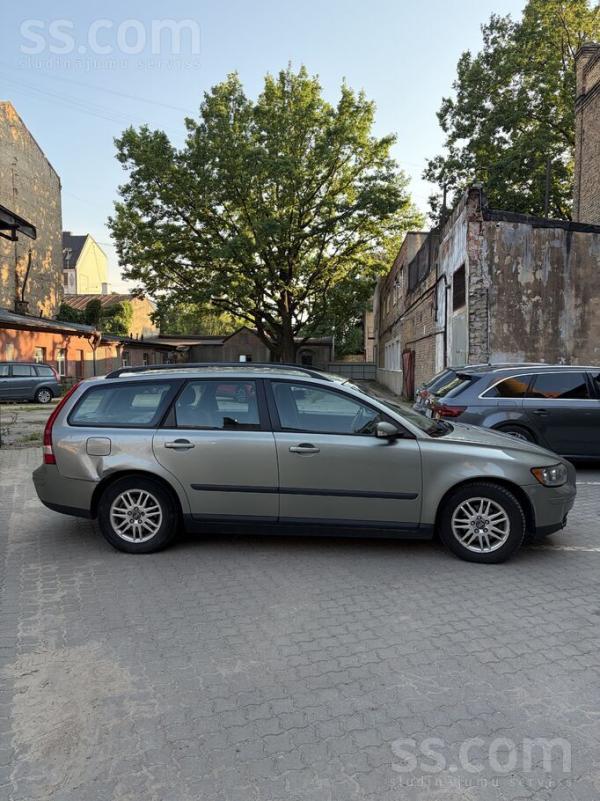 Zaļš Volvo V50 2006 Rīga, ar dzinēja tilpumu 1.60 L un nobraukumu 340 tūkst. km par 1450 €, foto 8 vietnē AUTOMOTO.COM.LV