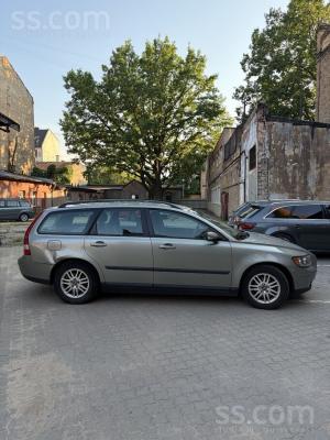 Green Volvo V50 2006 in Riga, with an engine capacity of 1.60 L and mileage of 340 thousand km for 1450 €, photo 9 on AUTOMOTO.COM.LV