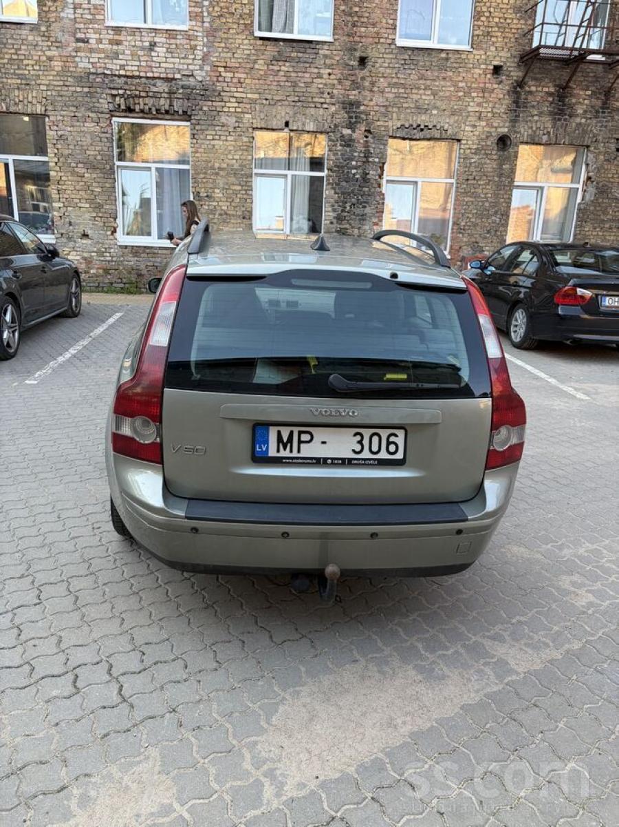 Green Volvo V50 2006 in Riga, with an engine capacity of 1.60 L and mileage of 340 thousand km for 1450 €, photo 11 on AUTOMOTO.COM.LV