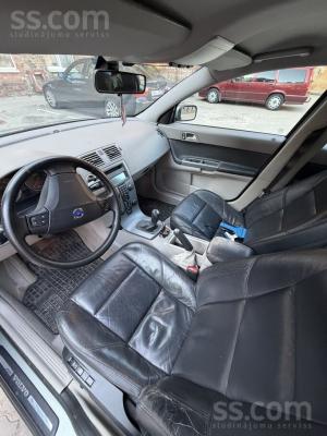 Green Volvo V50 2006 in Riga, with an engine capacity of 1.60 L and mileage of 340 thousand km for 1450 €, photo 13 on AUTOMOTO.COM.LV
