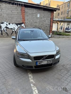 Green Volvo V50 2006 in Riga, with an engine capacity of 1.60 L and mileage of 340 thousand km for 1450 €, photo 16 on AUTOMOTO.COM.LV