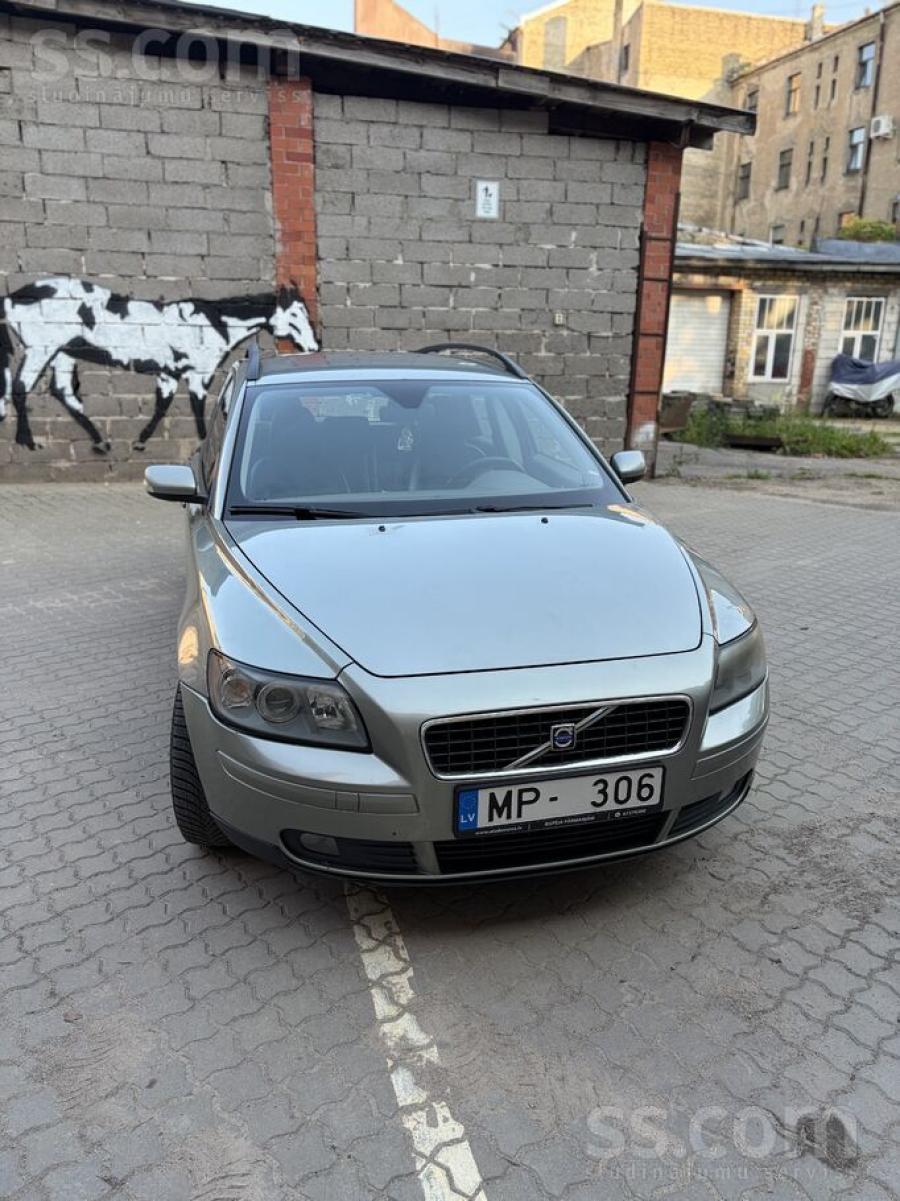 Green Volvo V50 2006 in Riga, with an engine capacity of 1.60 L and mileage of 340 thousand km for 1450 €, photo 16 on AUTOMOTO.COM.LV