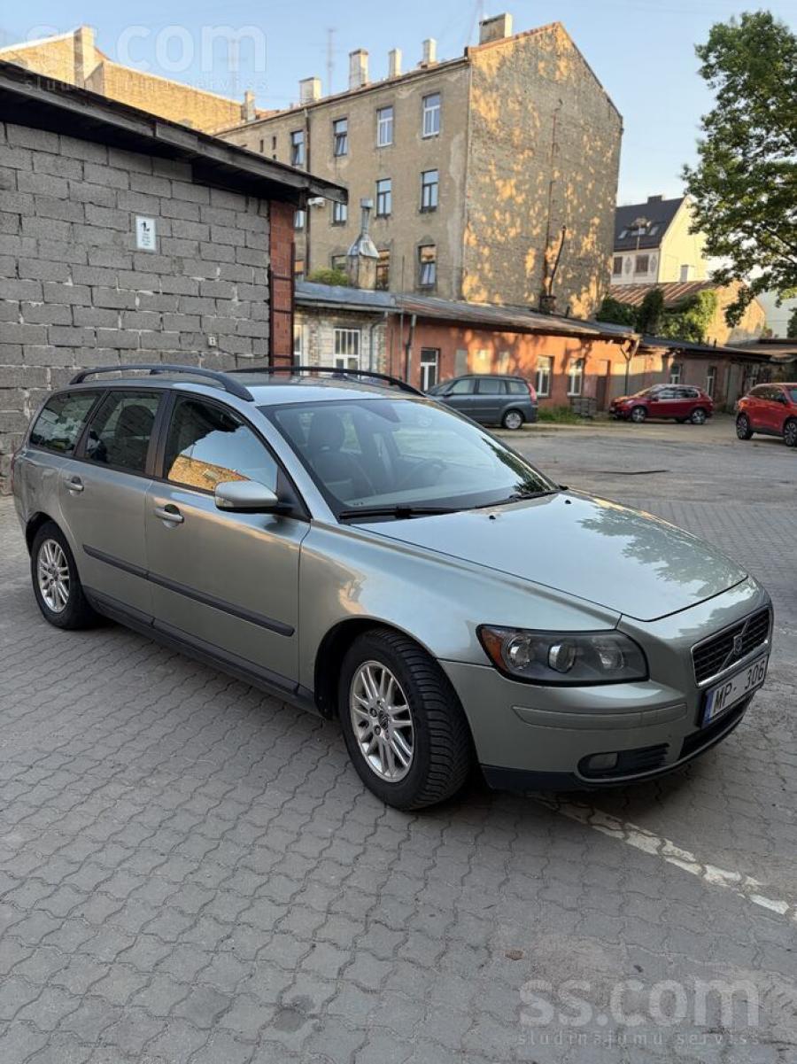 Green Volvo V50 2006 in Riga, with an engine capacity of 1.60 L and mileage of 340 thousand km for 1450 €, photo 18 on AUTOMOTO.COM.LV