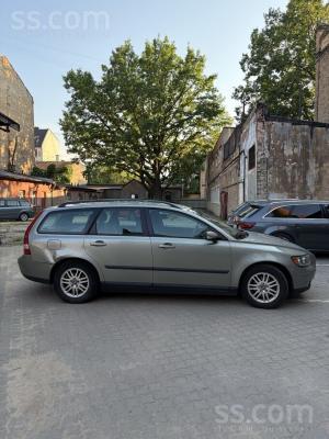 Green Volvo V50 2006 in Riga, with an engine capacity of 1.60 L and mileage of 340 thousand km for 1450 €, photo 19 on AUTOMOTO.COM.LV