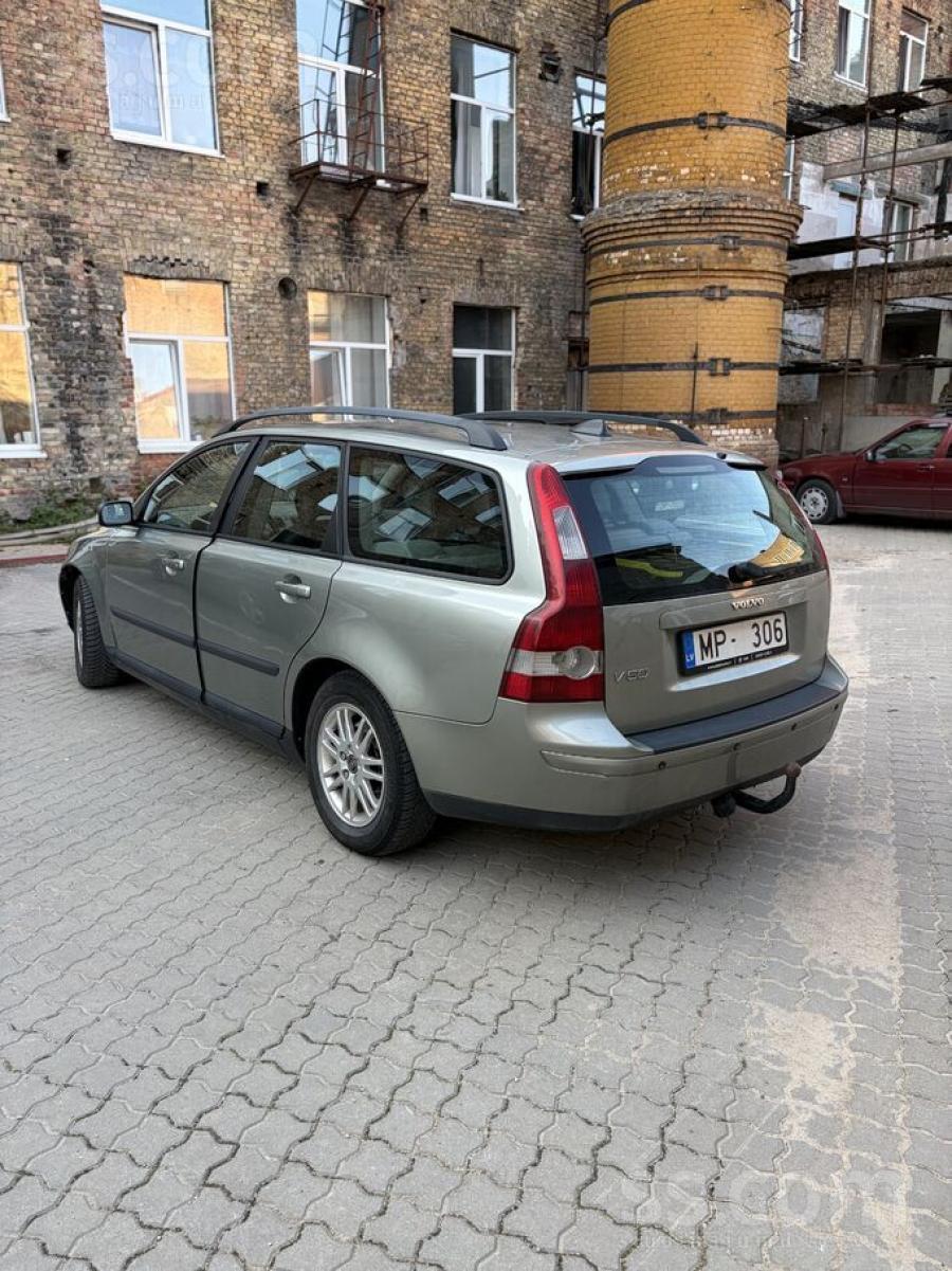 Green Volvo V50 2006 in Riga, with an engine capacity of 1.60 L and mileage of 340 thousand km for 1450 €, photo 22 on AUTOMOTO.COM.LV