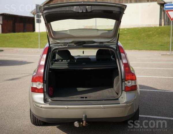 Zaļš Volvo V50 2006 Jelgava, ar dzinēja tilpumu 2.00 L un nobraukumu 340 tūkst. km par 1850 €, foto 5 vietnē AUTOMOTO.COM.LV