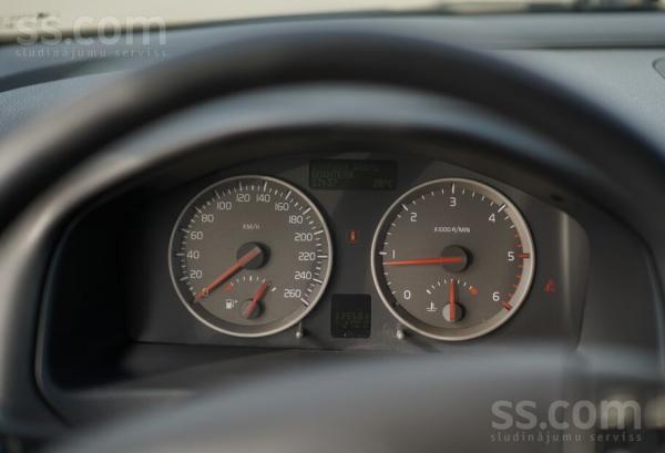 Zaļš Volvo V50 2006 Jelgava, ar dzinēja tilpumu 2.00 L un nobraukumu 340 tūkst. km par 1850 €, foto 10 vietnē AUTOMOTO.COM.LV