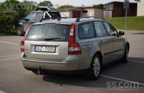 Zaļš Volvo V50 2006 Jelgava, ar dzinēja tilpumu 2.00 L un nobraukumu 340 tūkst. km par 1850 €, foto 3 vietnē AUTOMOTO.COM.LV