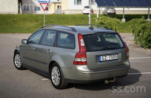 Zaļš Volvo V50 2006 Jelgava, ar dzinēja tilpumu 2.00 L un nobraukumu 340 tūkst. km par 1850 €, foto 4 vietnē AUTOMOTO.COM.LV