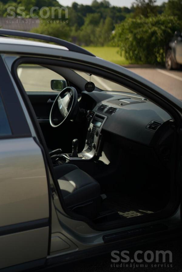 Zaļš Volvo V50 2006 Jelgava, ar dzinēja tilpumu 2.00 L un nobraukumu 340 tūkst. km par 1850 €, foto 6 vietnē AUTOMOTO.COM.LV