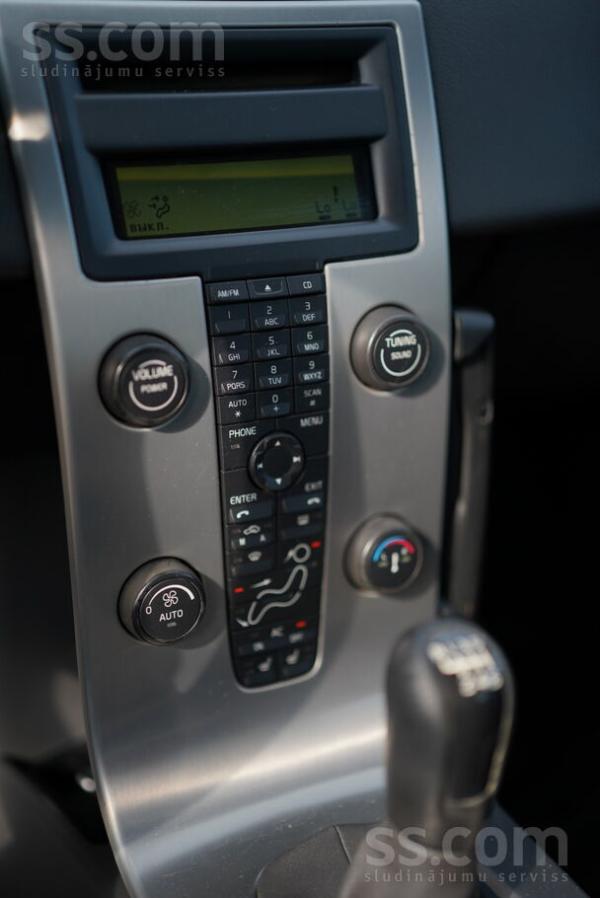 Zaļš Volvo V50 2006 Jelgava, ar dzinēja tilpumu 2.00 L un nobraukumu 340 tūkst. km par 1850 €, foto 9 vietnē AUTOMOTO.COM.LV