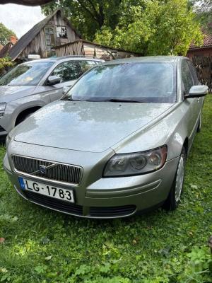 Zaļš Volvo V50 2006 Kuldīga, ar dzinēja tilpumu 2.00 L un nobraukumu 302 tūkst. km par 2200 €, foto  vietnē AUTOMOTO.COM.LV