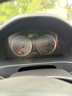 Green Volvo V50 2006 in Kuldiga, with an engine capacity of 2.00 L and mileage of 302 thousand km for 2200 €, photo 5 on AUTOMOTO.COM.LV
